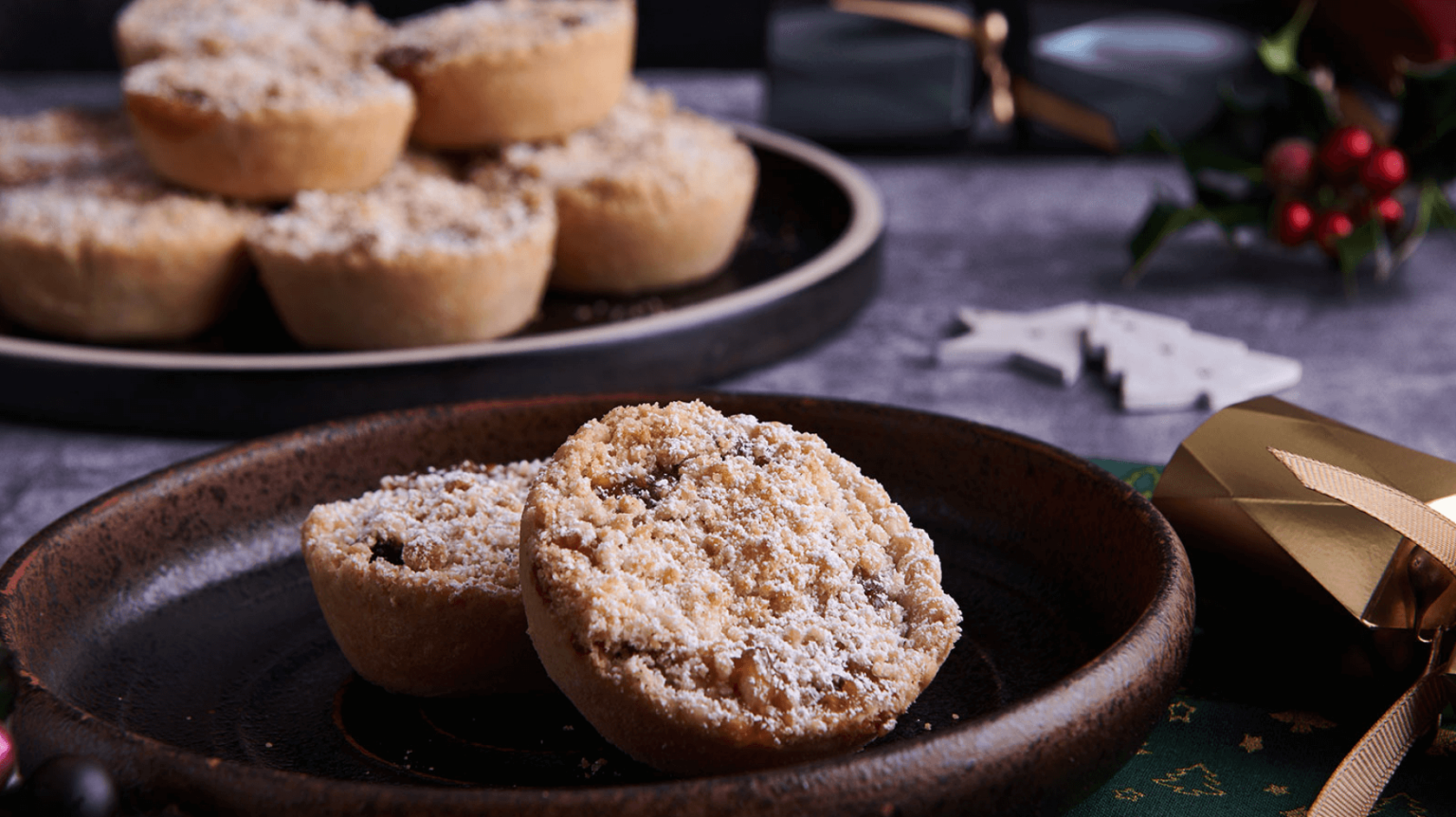McDougalls and Ambrosia Deep Filled Mince Pies with Crumble Topping ...
